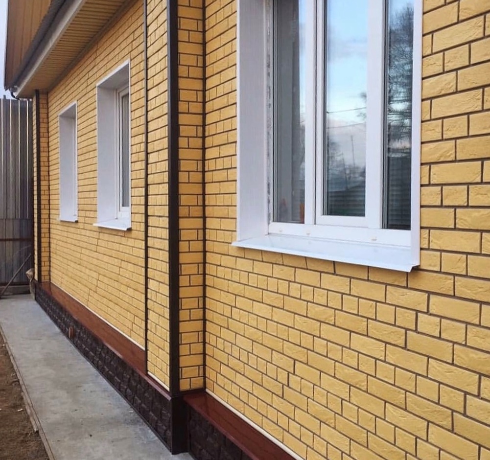 Klinkerfassade aus Kunststoff in Braun