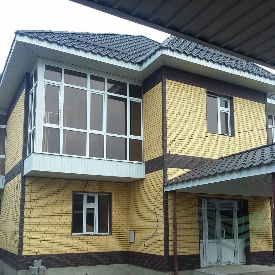 Klinkerfassade aus Kunststoff in Braun